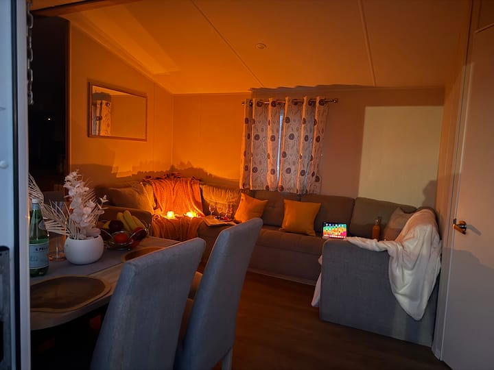 Caravan|sleeps 8|near Beach|seal Bay|west Sands - Selsey