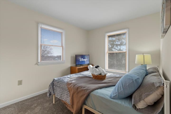 Cozy Home Near Downtown - Frederick, MD