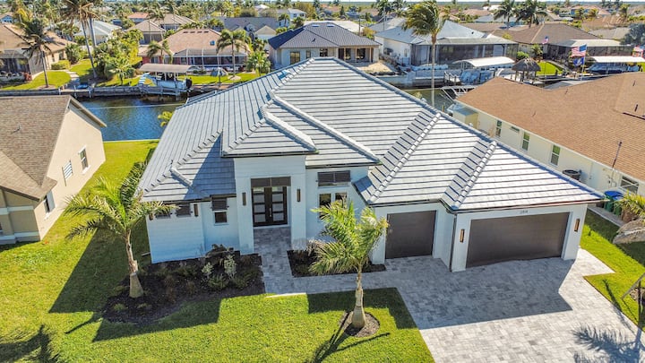 Waterfront Paradise With Pool & Jacuzzi - Matlacha, FL