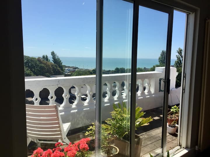 Penthouse Apartment With Expansive Sea Views - Bexhill