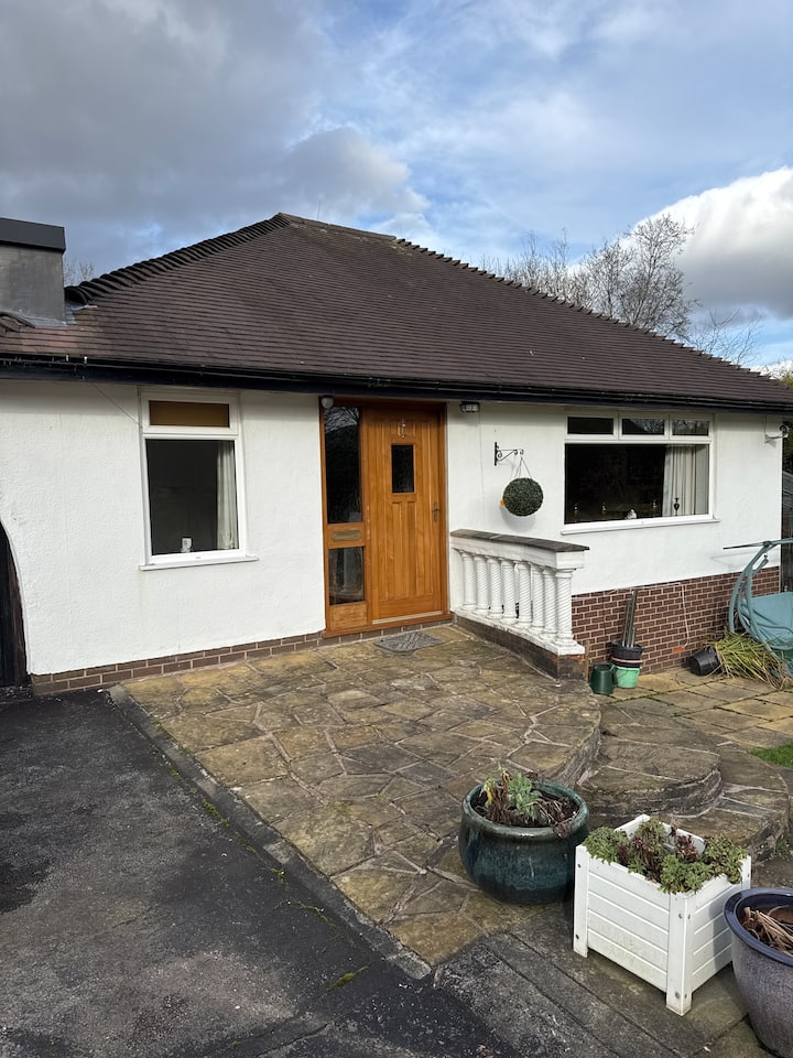 Very Private Bungalow, With Gated Access - Rochdale