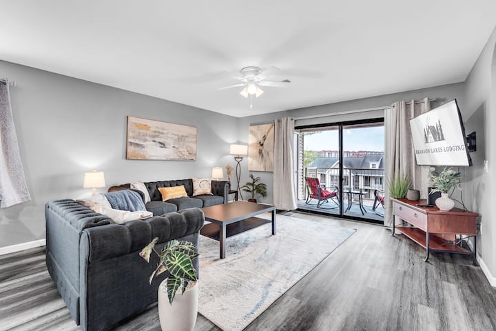 3 Min To Strip And Gorgeous! Two Pools, Hot Tub! - Branson, MO