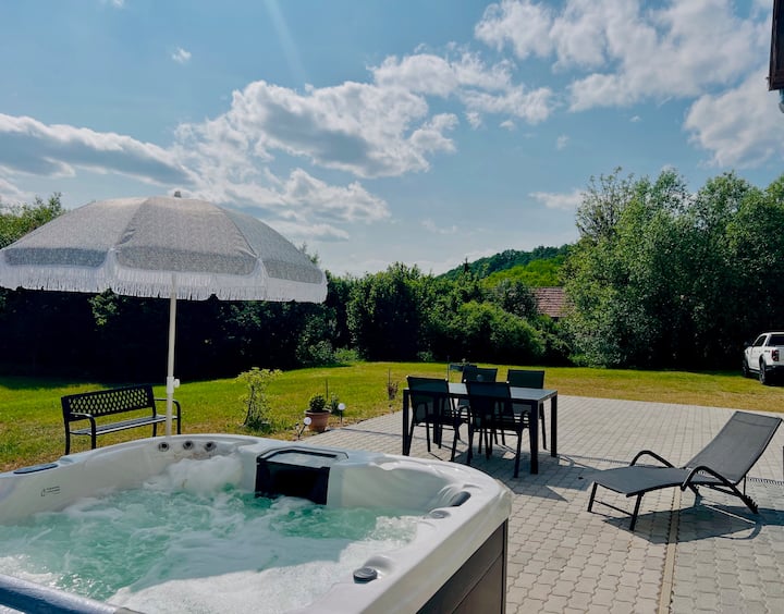 Privát Vendégház 14 Főre Jakuzzival - Hungary