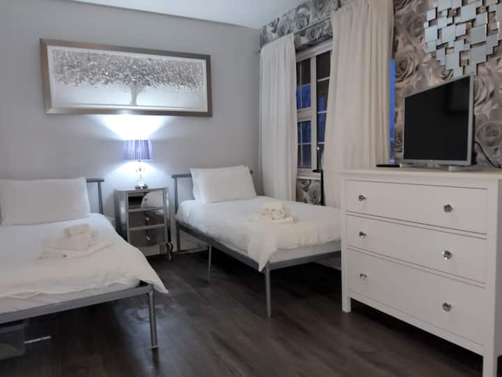 Dernvale House - Double Room (Sleeps 2) - Monaghan