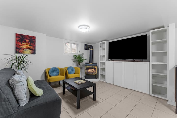 Stylish & Cozy Fully Furnished 1-bedroom Apartment - Windsor, ON, Canada