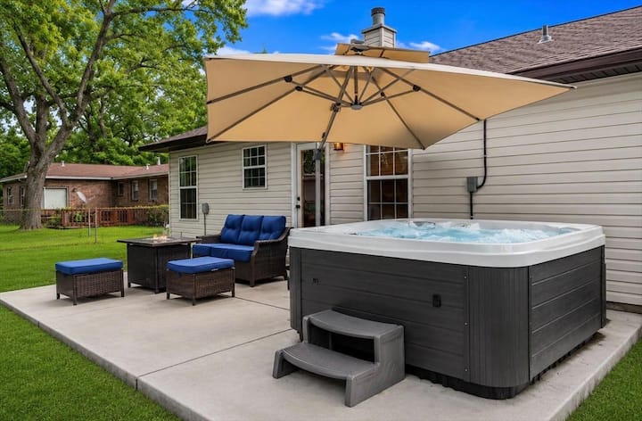Heritage Oaks | Hot Tub | Pet Friendly - Pensacola, FL