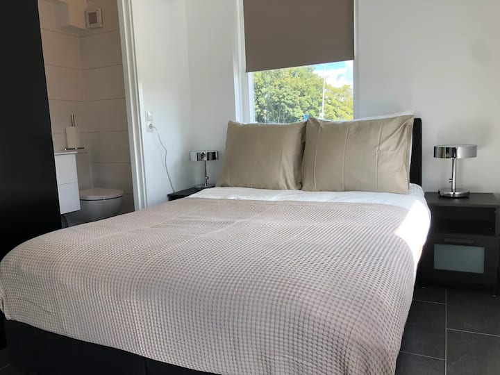 Deluxe Private Room&bathroom 10min Fromamsterdam - Zaandam