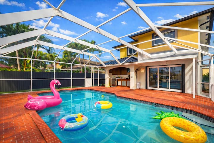 Modern 4br Home W/ Pool + Outdoor Kitchen - Cutler Bay, FL