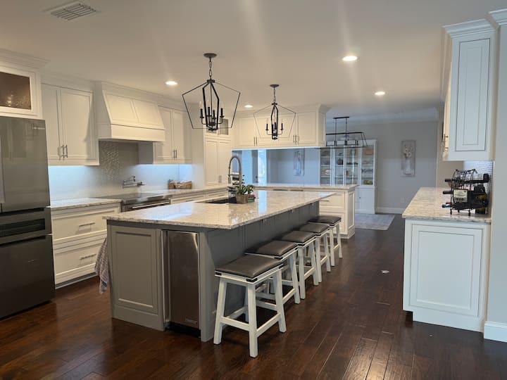 Lots Of Space And Close To The Games! - Grapevine, TX