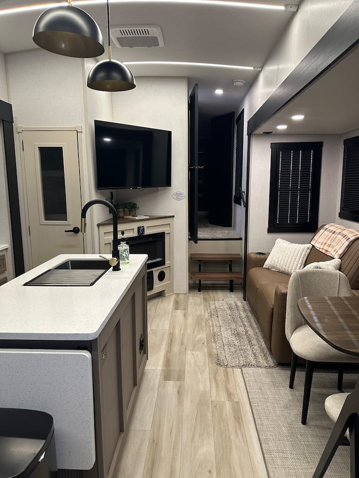 Awesome 2 Bdrm 2 Bath + Loft, New Rv, Sleeps 6! - Port Aransas, TX