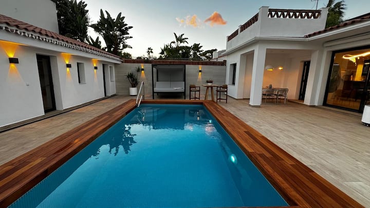 Villa With A Pool And A Guest House By The Beach - Marbella