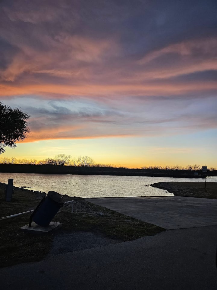 *Lux* Mins 2 *Shannon S Hospital* *Lake Nasworthy* - San Angelo, TX