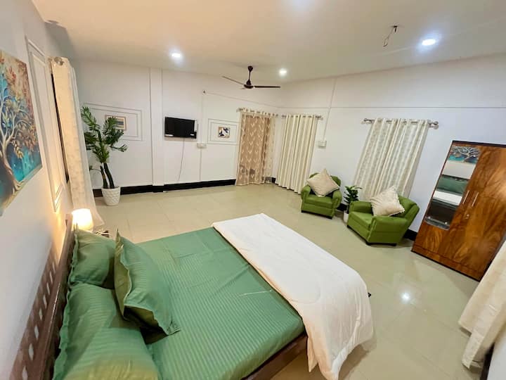 Cozy 1bhk Retreat With Balcony In Beltola - China
