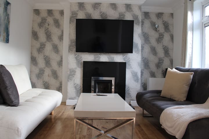 Modern 3br Home Dn4 Near Lakeside & Racecourse - Doncaster