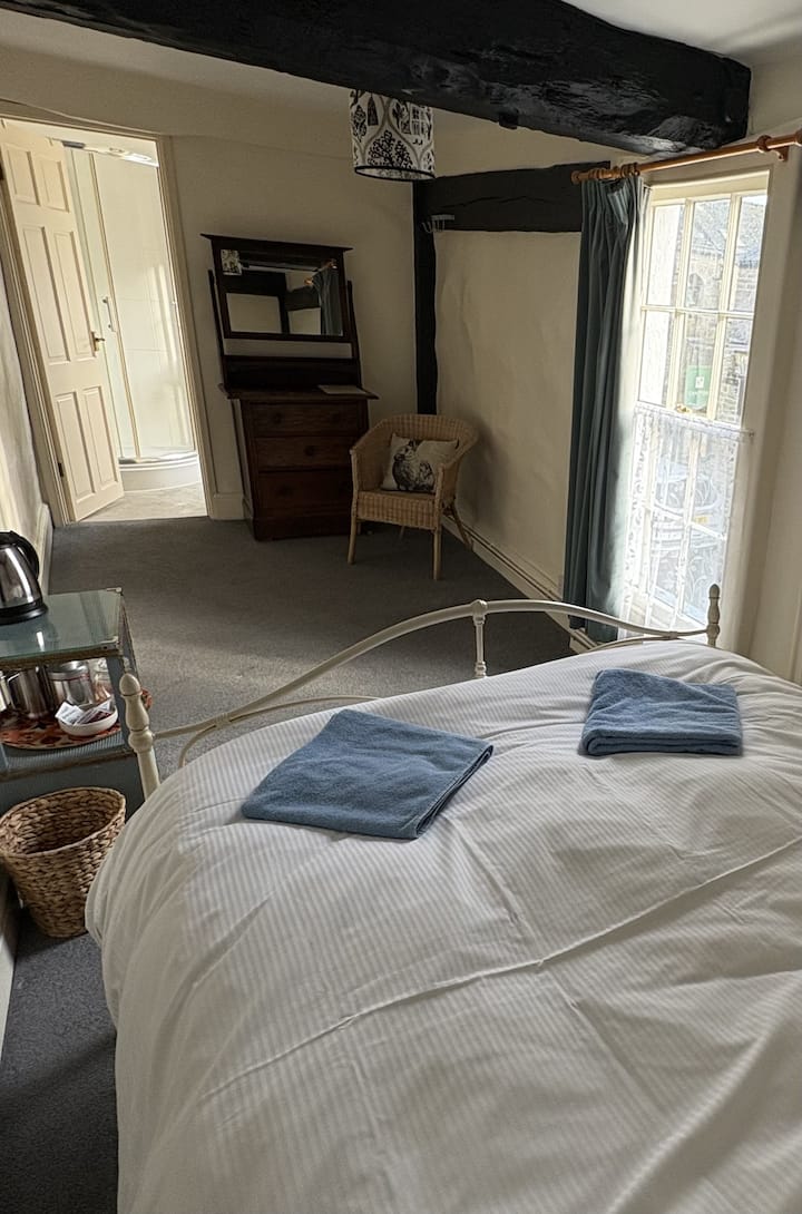 Cosy Double Room Above Tomatitos, Hay On Wye - Hay-on-Wye