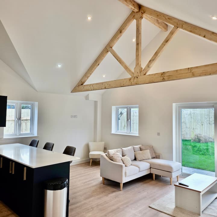 Modern 3-bed Bungalow In Beacon - Pool