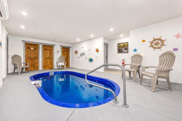 Fresh, Modern Luxury Chalet W/ Indoor Pool, Theate - Gatlinburg, TN