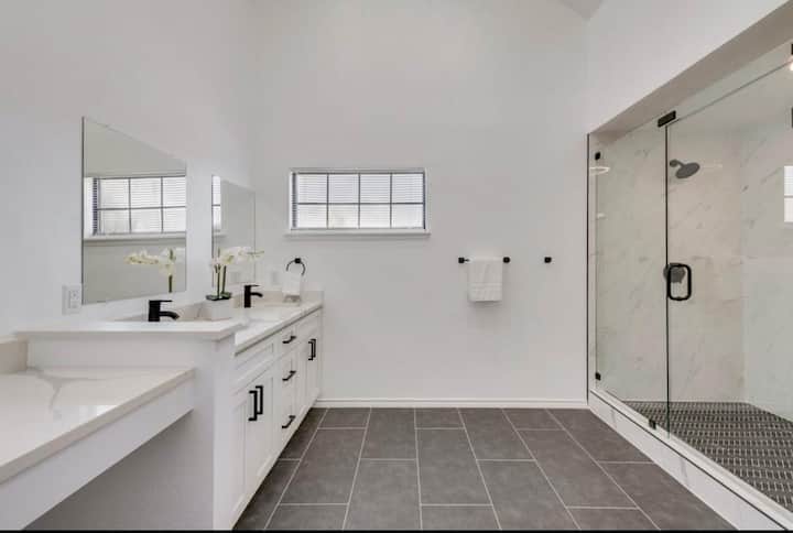 Sunset Bbq & Chill: Modern Home W/ Back Patio - Mesquite, TX