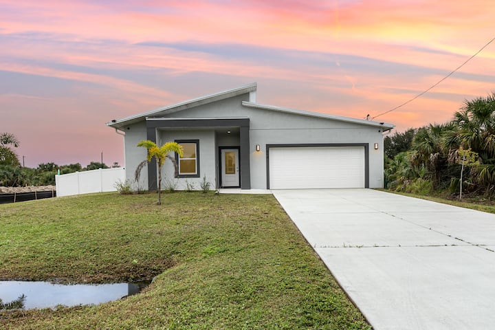 Beach Beauty Escape | Sunset Views & Serenity - Palm Bay