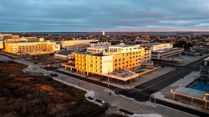 Sunny Beachfront Condo At The Nassau Inn - Wildwood, NJ