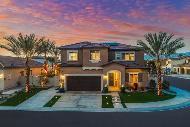 Sunset Beauty | 1 Mile From Coachella - Indio, CA