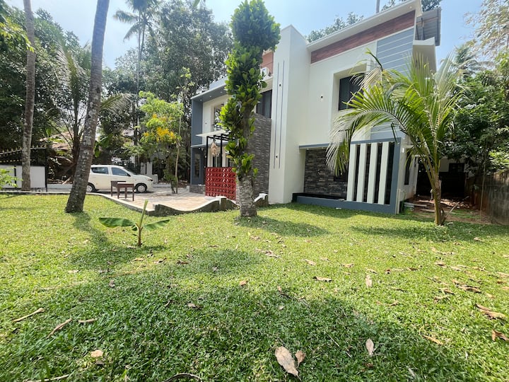 Var: Zen Haus 1 - Ac 2bhk, Pvt Garden, 8 Min Beach - Varkala