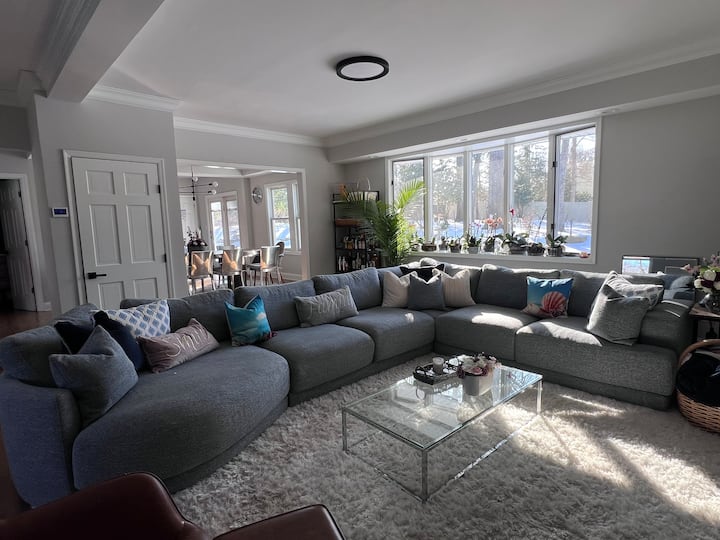 4 Bed House With Pool - Friendship Drive, NY