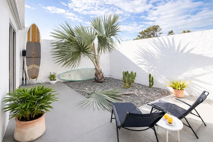 Cozy Villa Near Clearwater Beach | Patio & Hammock - Clearwater Beach, FL