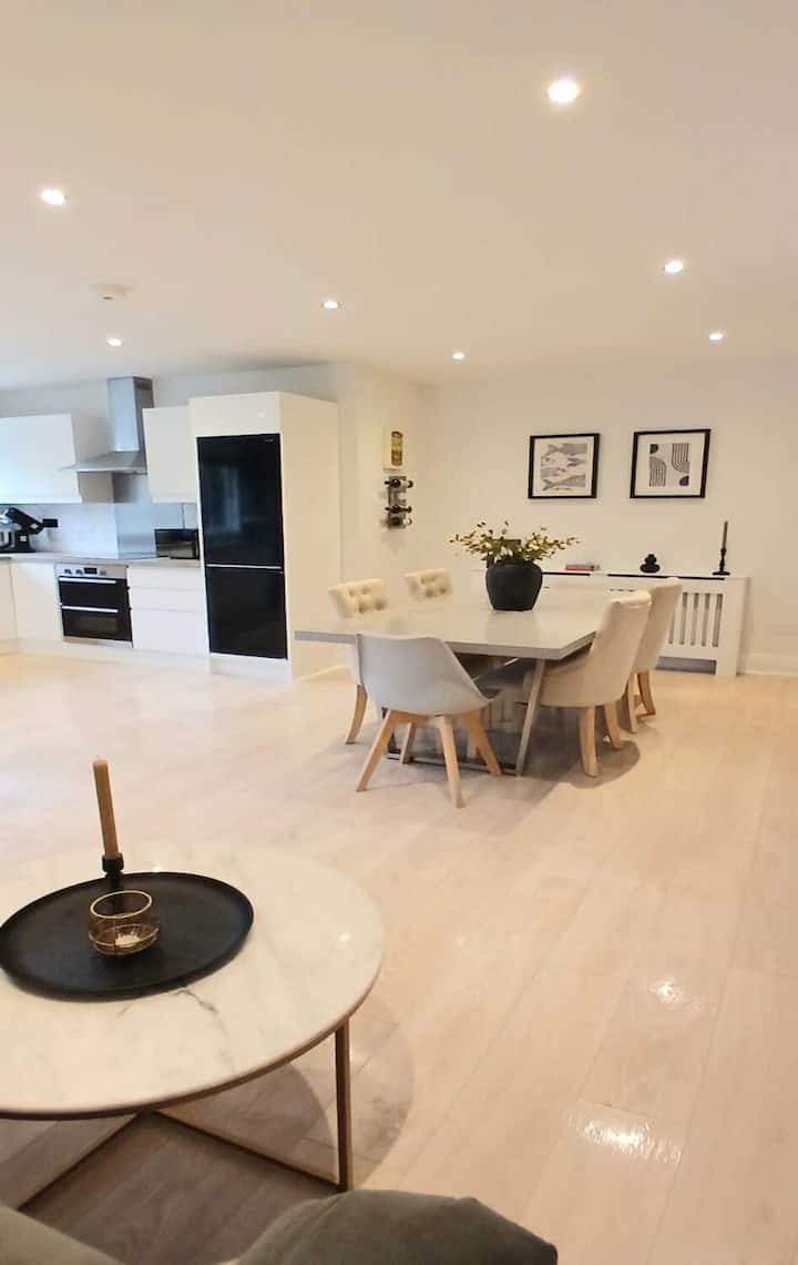 Spacious & Stylish 3-bed Home With Garden - Swords