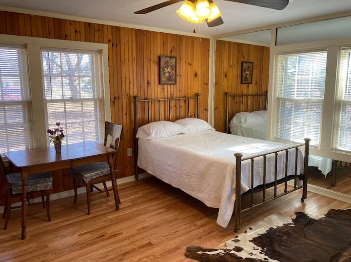 1930’s Stone Cottage - Springfield, MO