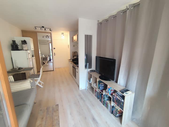 Bel Appartement Avec Jardin, Parking Et Piscine - Villeneuve-Loubet