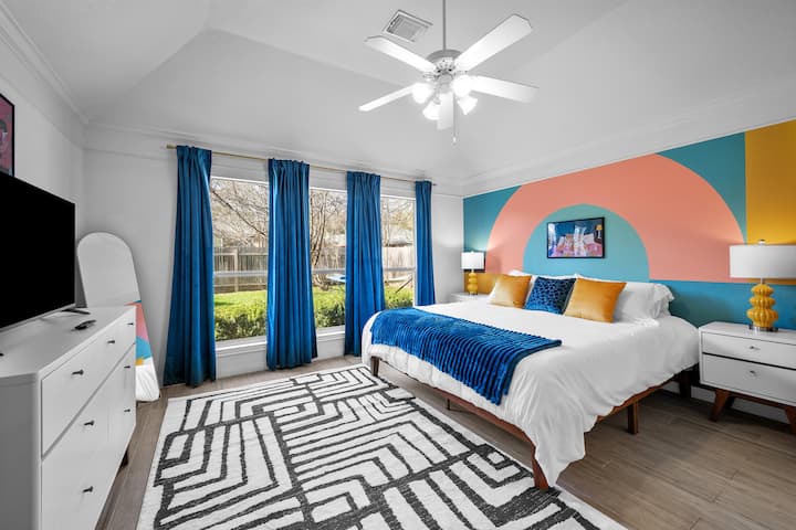 New! Stylish Home | Arcade & Fireplace • Sleeps 10 - Cedar Park, TX