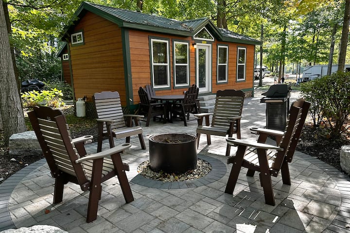Family-fun Cabin With Pool Access - Lewisburg, OH