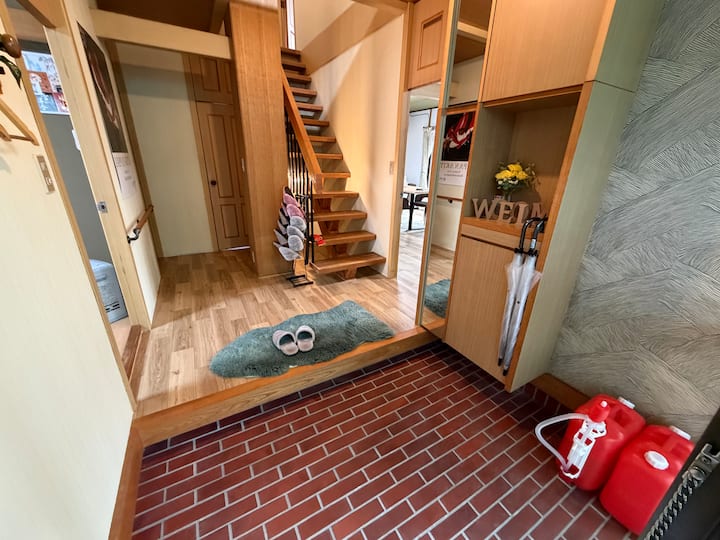 広々一棟貸しの別荘風。駅近、スーパー、飲食店に囲まれた立地で観光の拠点に！〜秋田リトルガーデン〜 - 秋田県