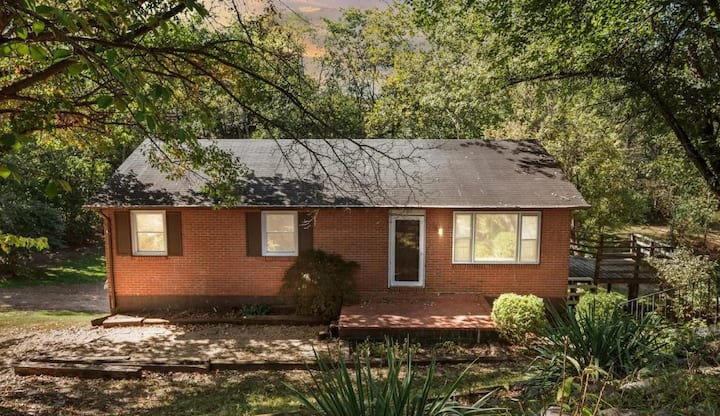 3 Bedroom Upper Unit, Quiet Area Close To Town - Winchester, VA