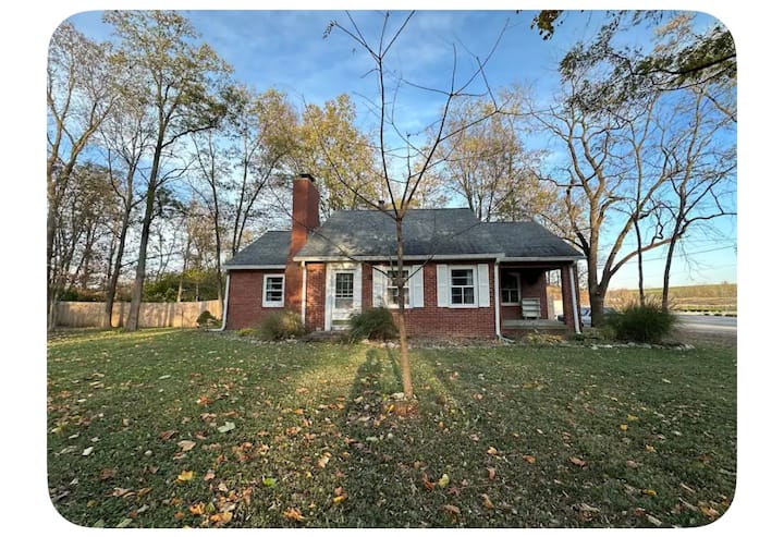 Bungalow In Zionsville Near Finley Creek Vineyard - Zionsville, IN