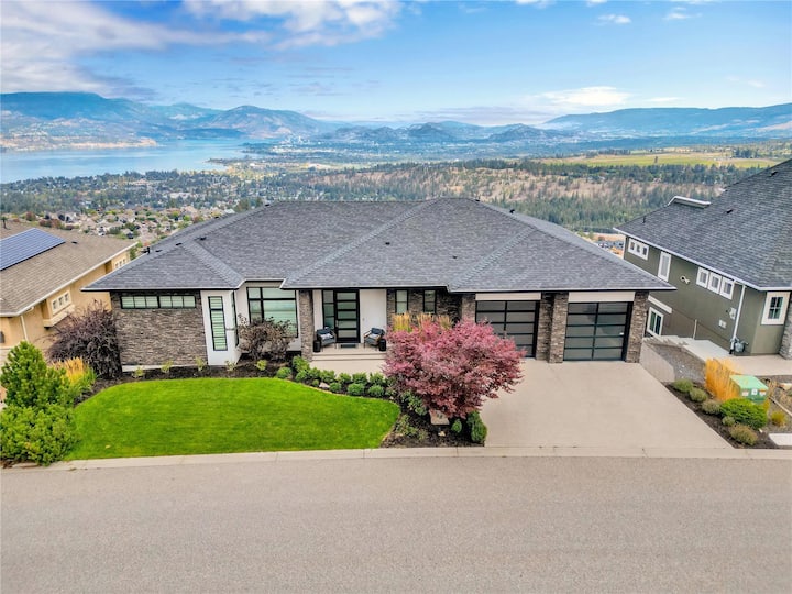 Exclusive Lakeview Suite W/ Pool + Hot Tub - Kelowna
