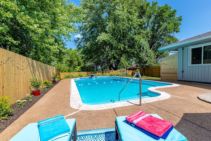The Poolside Getaway Jc - Jefferson City, MO
