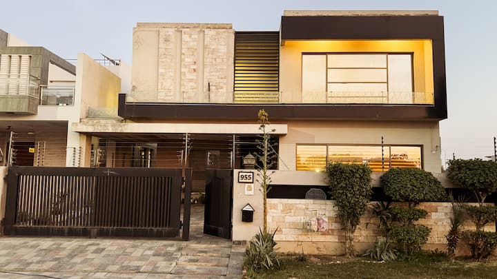 Dha Phase 8, Near Airport Family House - Lahore