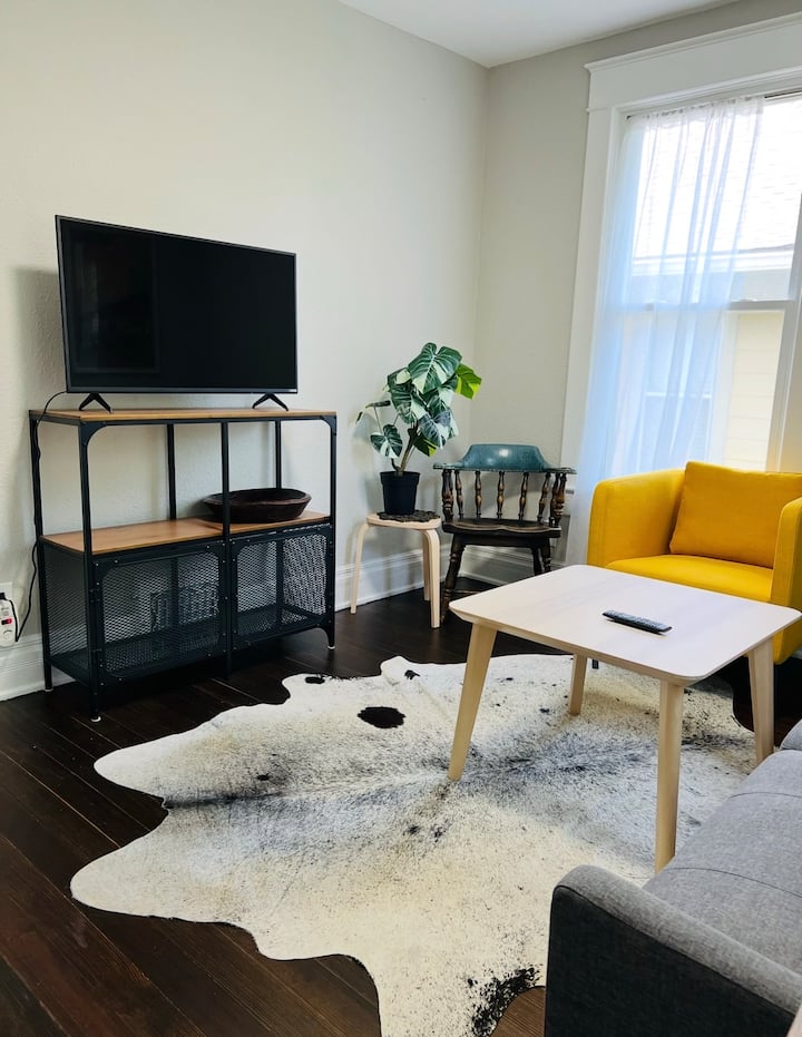 Central And Simple Two Bedroom - Kansas City
