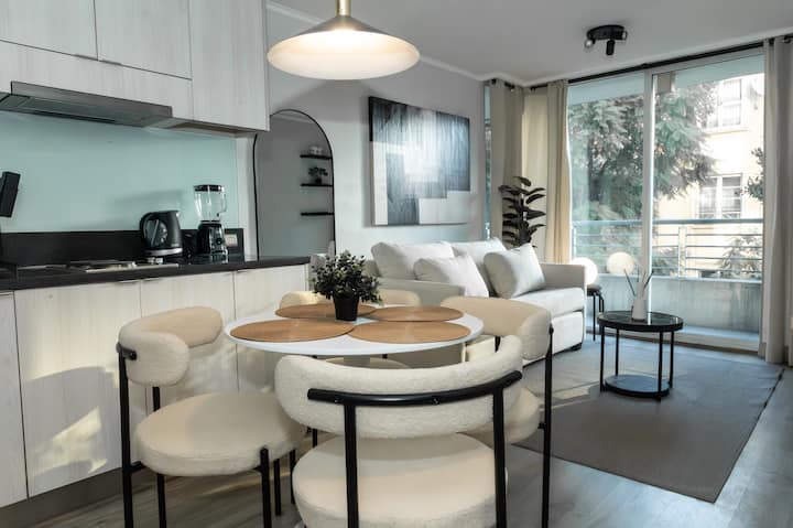 Modern | Metro, Lastarria, Historic Center - Santiago