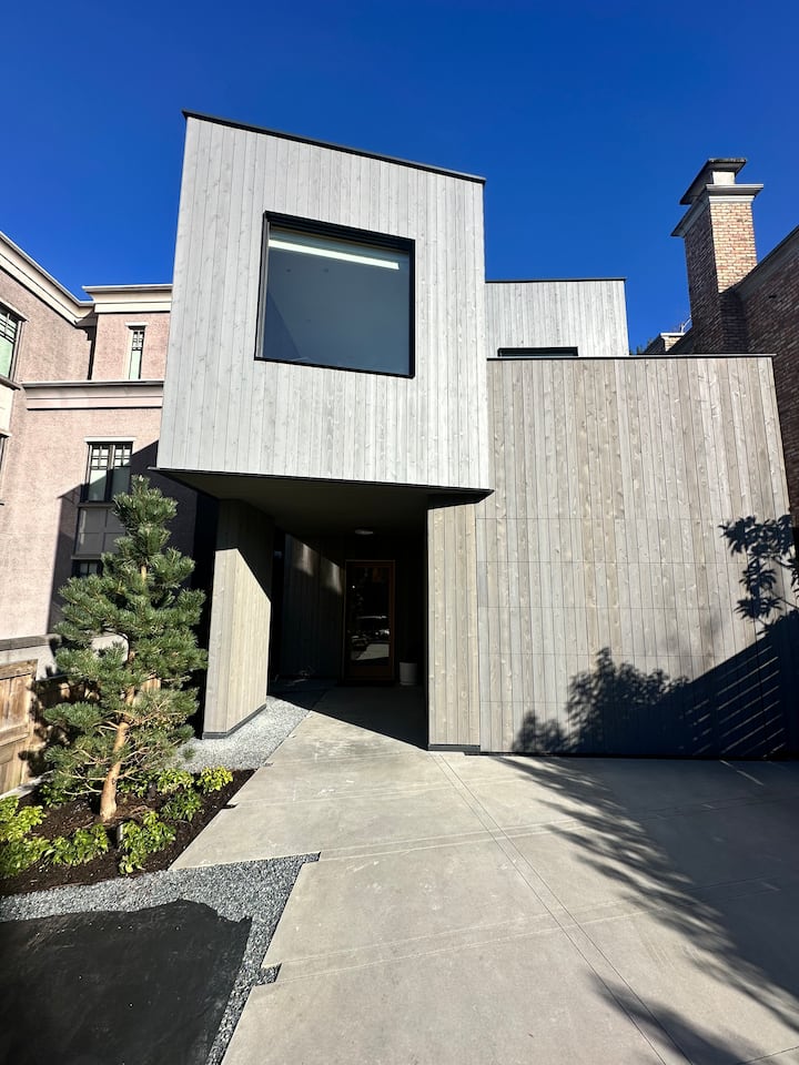 Oceanfront Golden Mile New Build - Vancouver