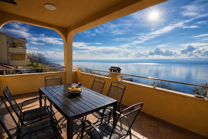 Villa Verde 2 - Privacy, Pool And View - Podstrana