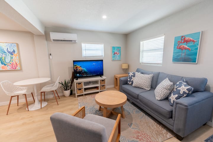 1br Beachside Apt 2|steps To Sand| Parking+chairs - Redington Shores, FL