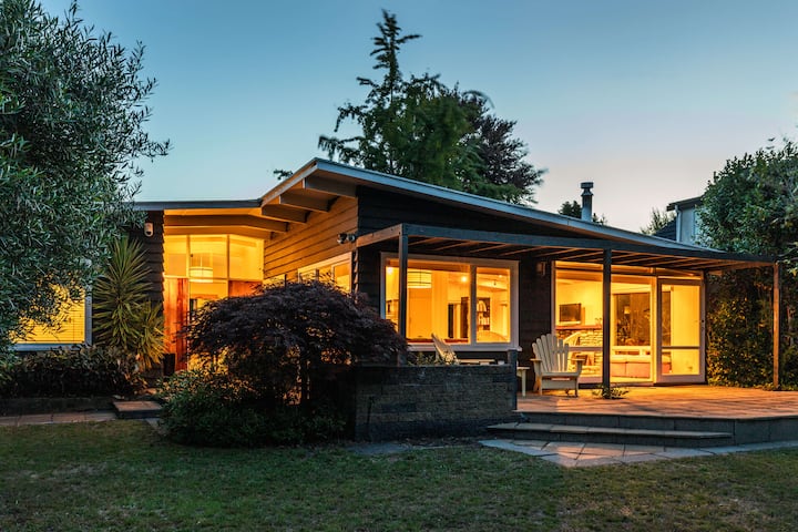 Classic Bach In Prime Location - Taupo