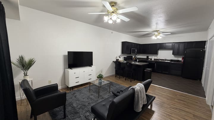A8 • Cozy Stay • Pool • Close To A-state & Dining - Jonesboro, AR