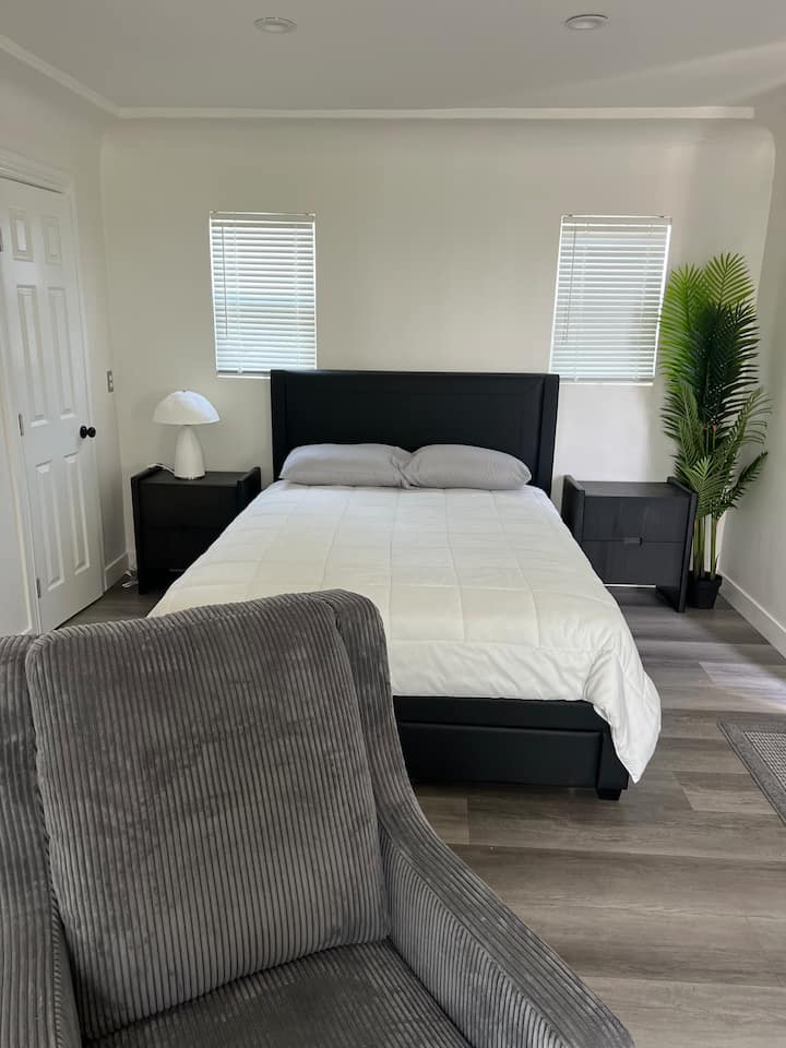 The Throne Of The Kings, The Tiny Little House - Vernon, CA