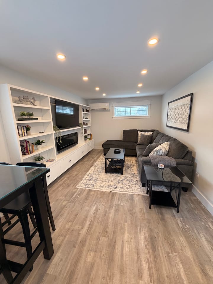 "The Dragonfly Den"
Your Home Away From Home - Cornwall, ON, Canada