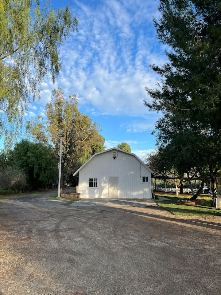 Small Cottage In 100+acres - Menifee, CA
