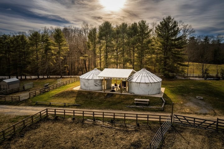 The Dual Silos: Horse Ranch & Trail Retreat - Rugby, TN